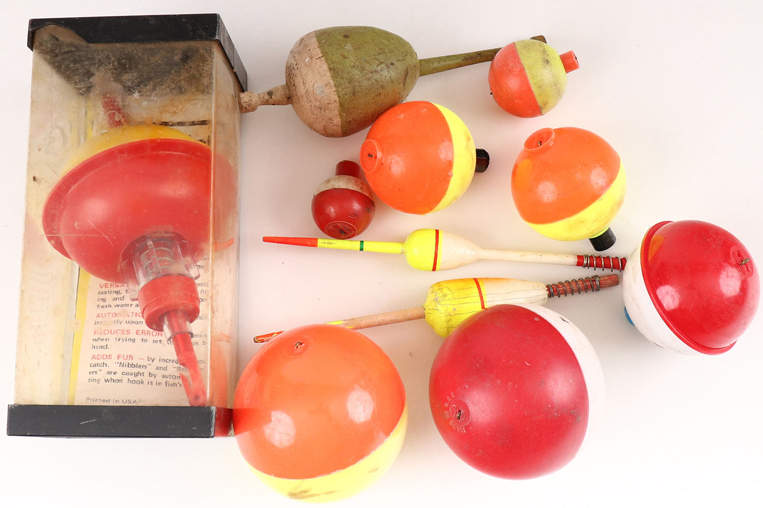 Item # 6771 (Ended 2024-05-31 23:11:01) - Large lot of bobbers. Grade ...